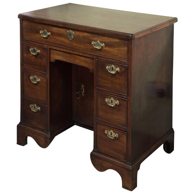 George III Mahogany Kneehole Desk For Sale at 1stDibs
