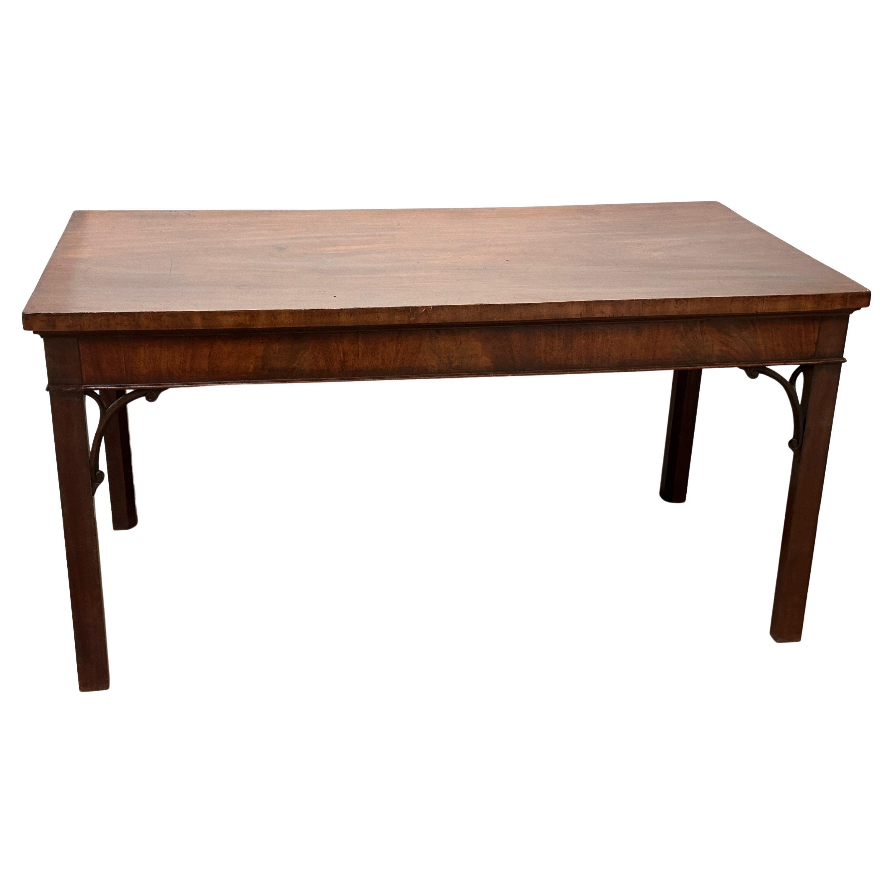 George II Mahogany Scalloped Tripod Table For Sale at 1stDibs