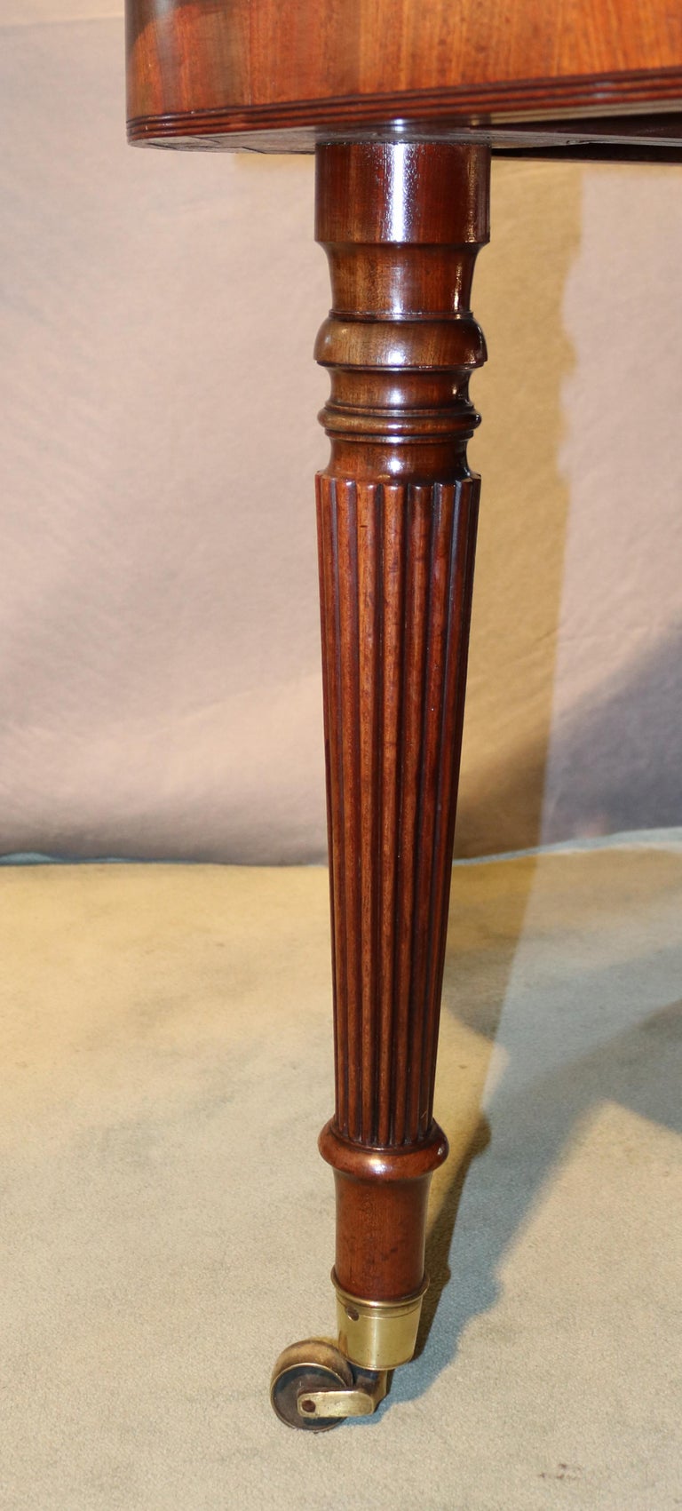 George III Regency Gillows Mahogany Extending Dining Table at 1stDibs