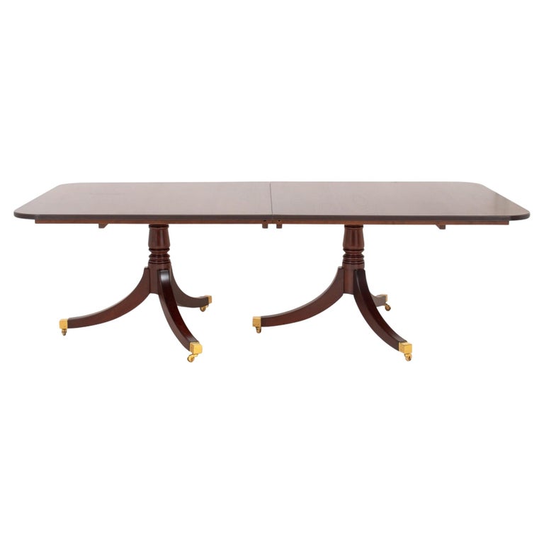 Table de salle à manger à deux pieds en acajou de style George III En ...