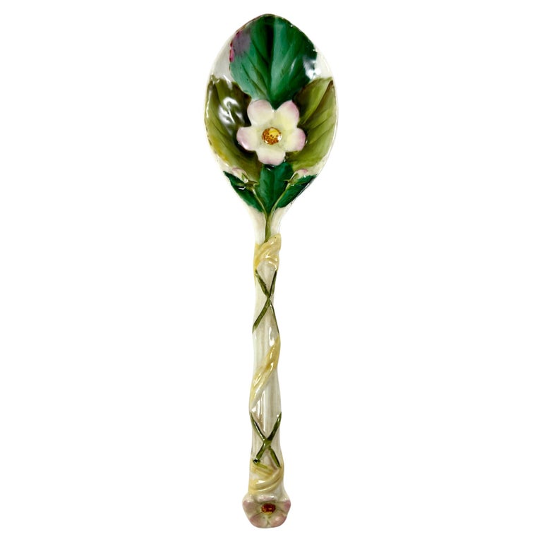 George Jones English Majolica Albino Strawberry Spoon For Sale at 1stDibs