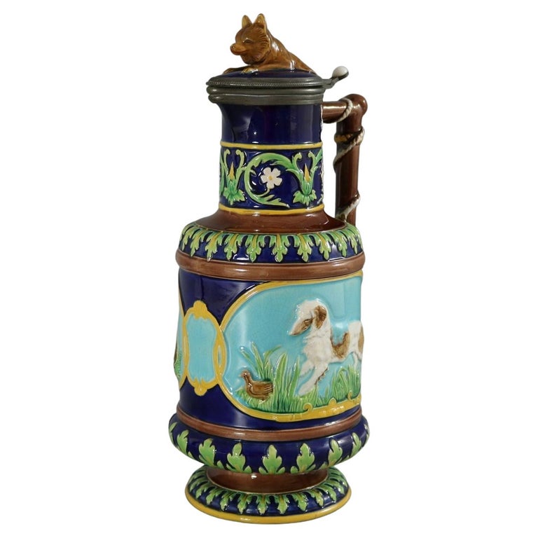 Pichet/pichet à couvercle en majolique George Jones - Renard et chien ...