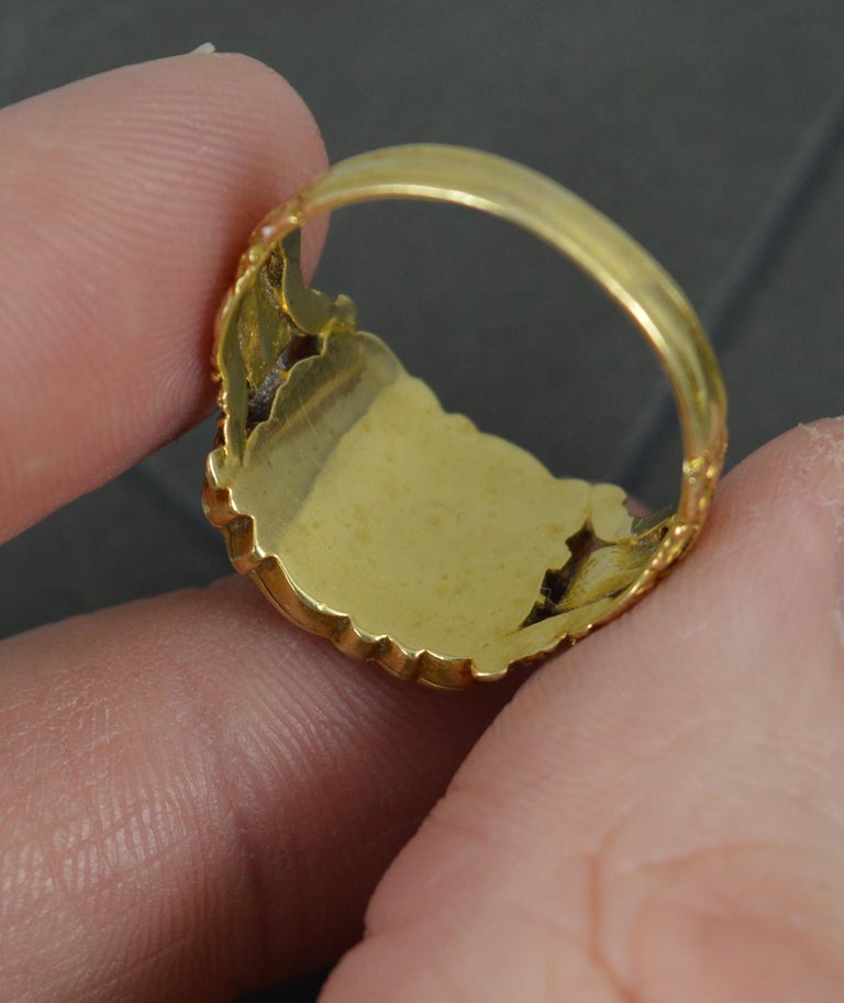 Georgian 18 Carat Gold Locket Mourning Signet Ring For Sale at 1stDibs