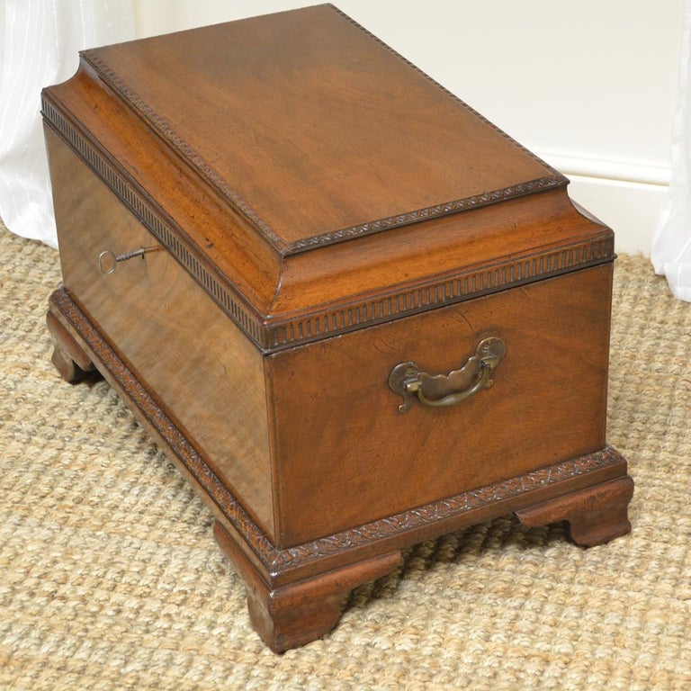 Georgian Mahogany Small Antique Cellarette For Sale at 1stDibs