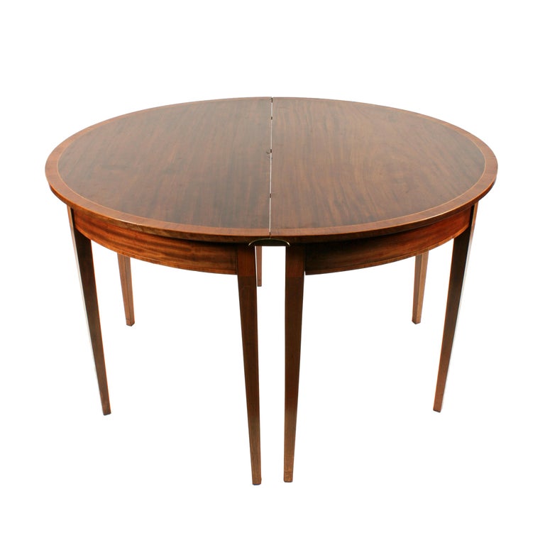 18th Century Georgian Cross Banded and Inlaid Mahogany Three Part Dinig ...