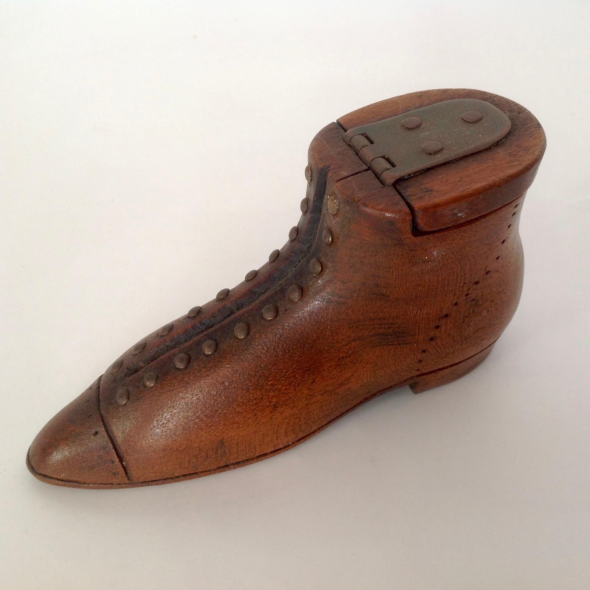 Georgian Snuff Box in the Form of a Shoe For Sale at 1stDibs