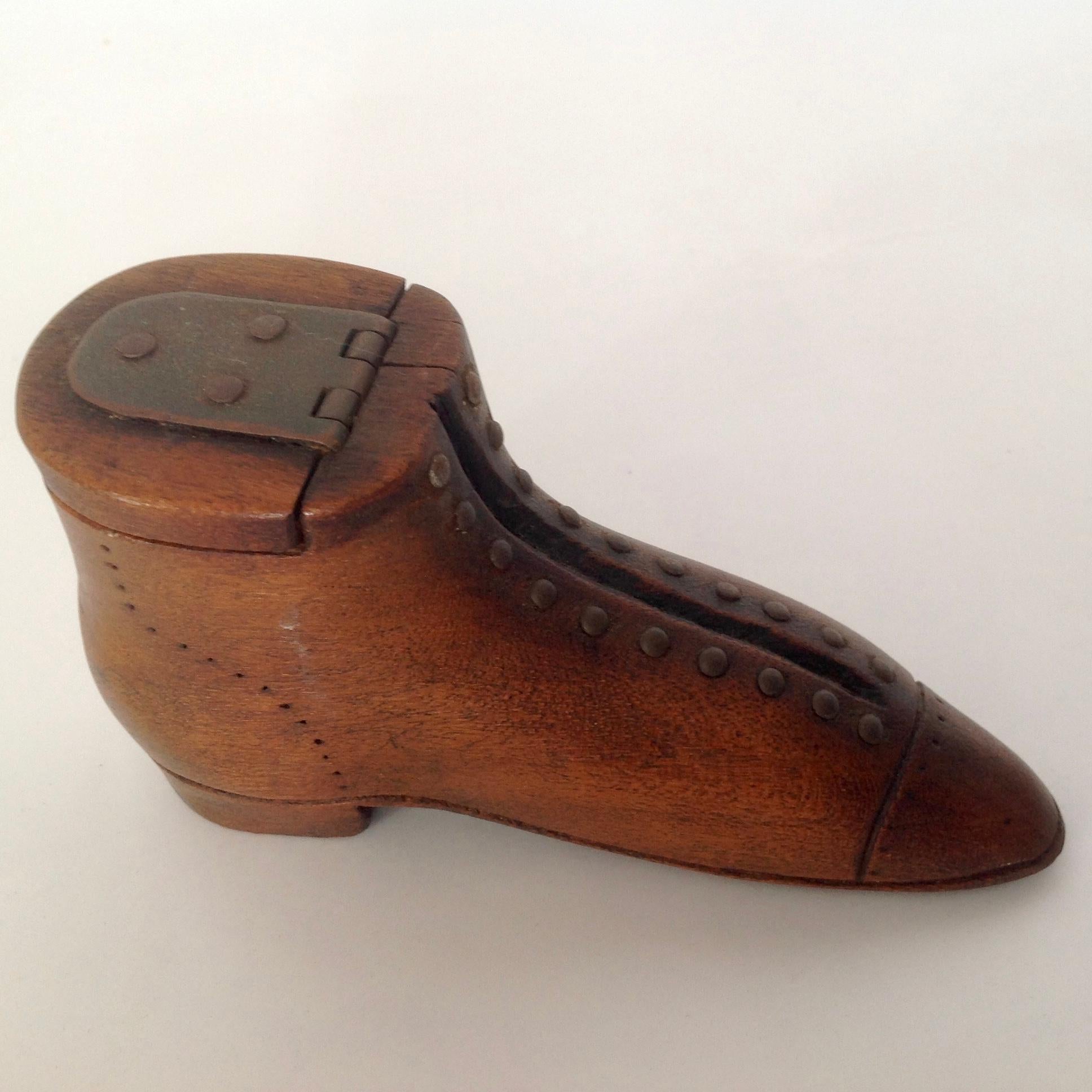 Georgian Snuff Box in the Form of a Shoe For Sale at 1stDibs