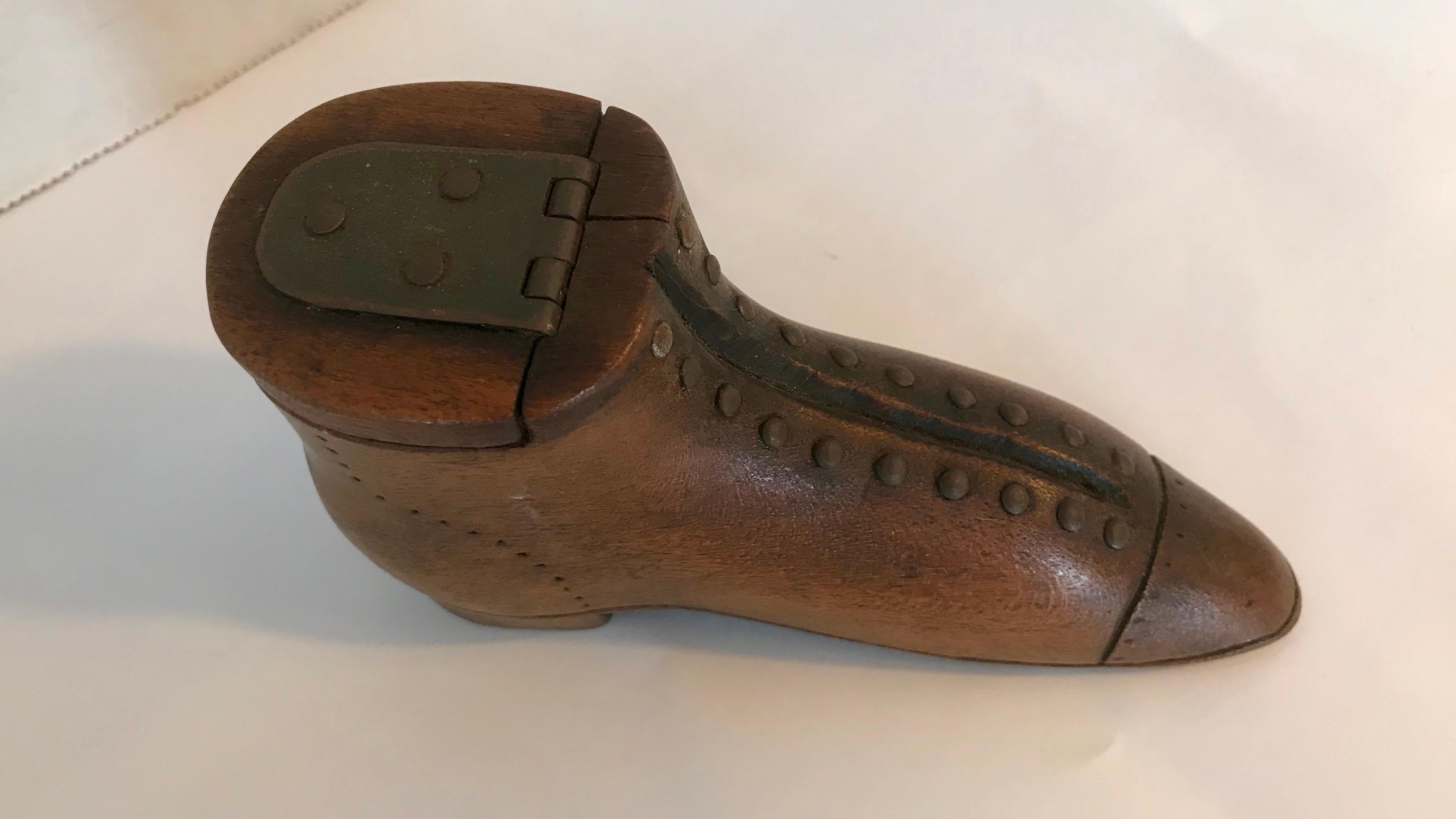 Georgian Snuff Box in the Form of a Shoe For Sale at 1stDibs