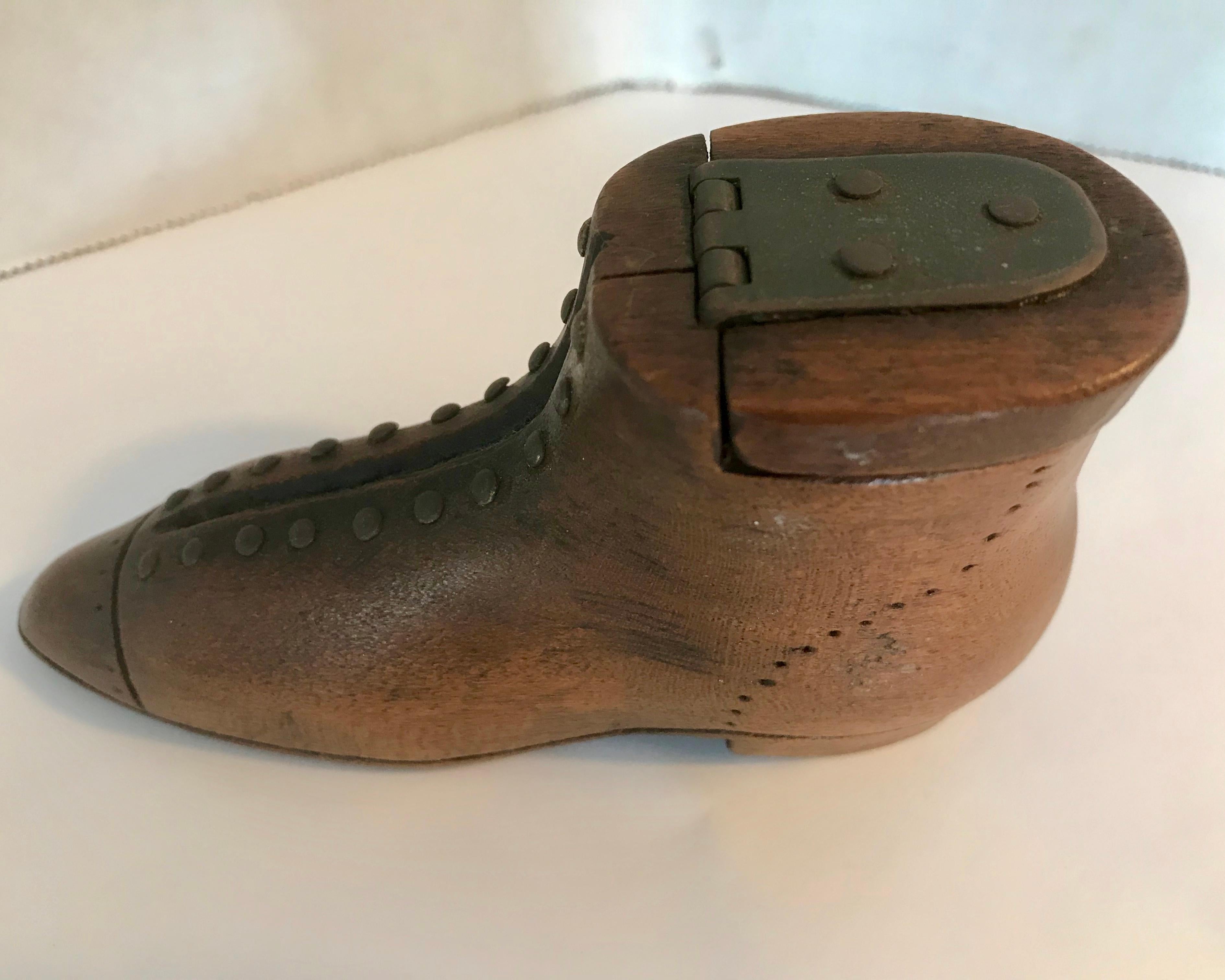 Georgian Snuff Box in the Form of a Shoe For Sale at 1stDibs