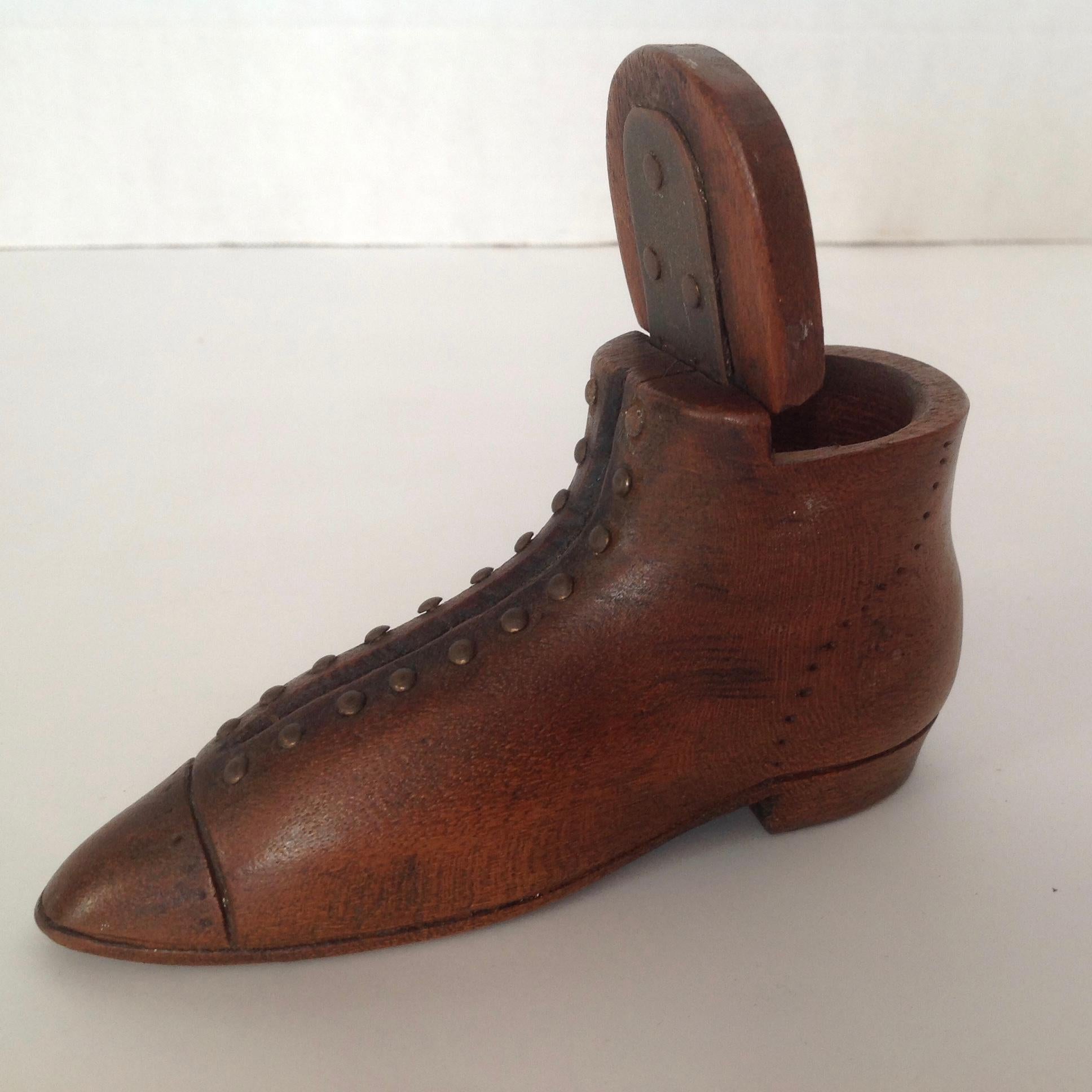 Georgian Snuff Box in the Form of a Shoe For Sale at 1stDibs