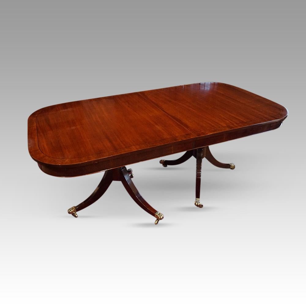 Georgian style mahogany dining table For Sale at 1stDibs
