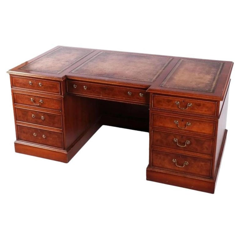 Georgian-Style Walnut Partners Desk For Sale at 1stDibs