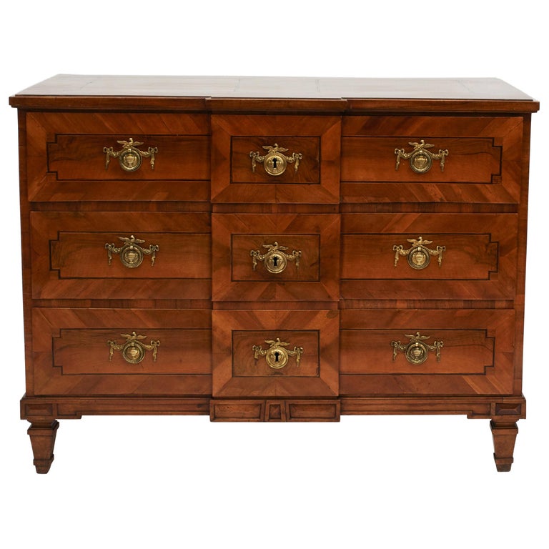 Deutsche Kommode im Louis-XVI-Stil des 18. Jahrhunderts bei 1stDibs