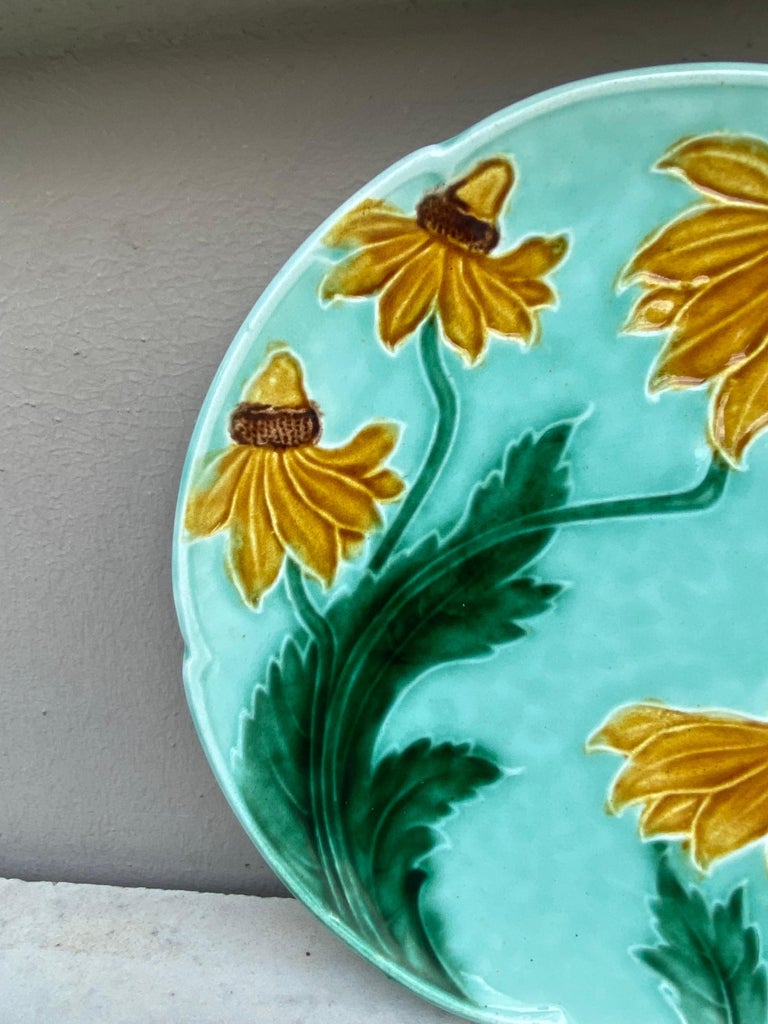 German Majolica Black-Eyed Susan Plate, Circa 1900 For Sale at 1stDibs