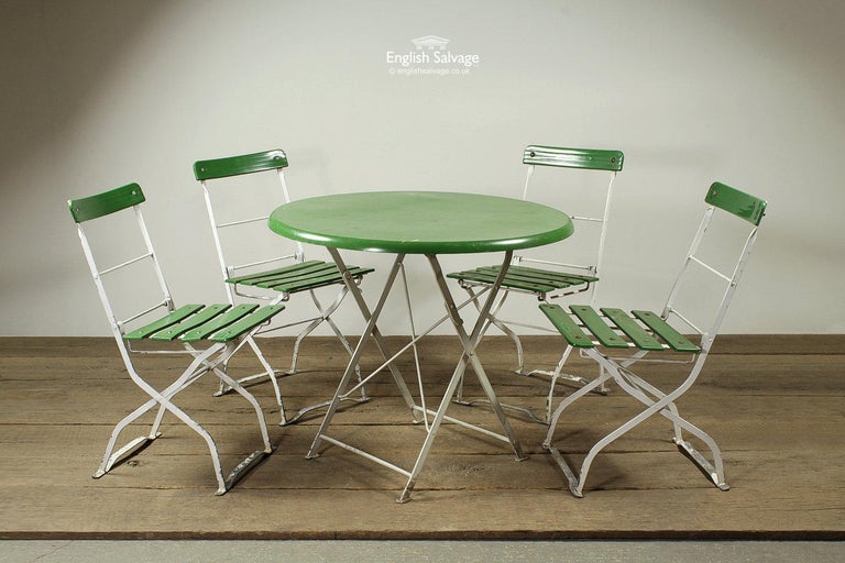 German Round Table and Chairs Set, 20th Century For Sale at 1stDibs
