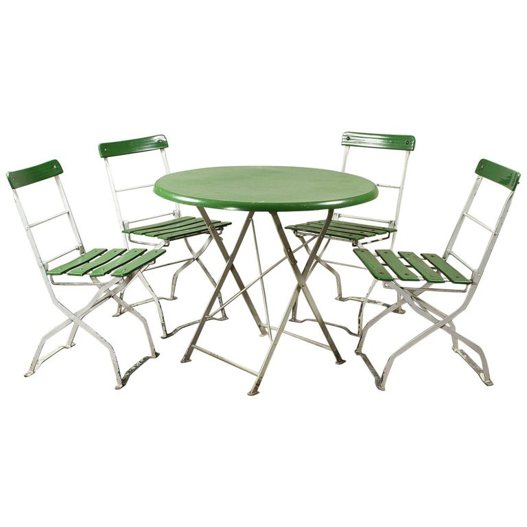 German Round Table and Chairs Set, 20th Century For Sale at 1stDibs