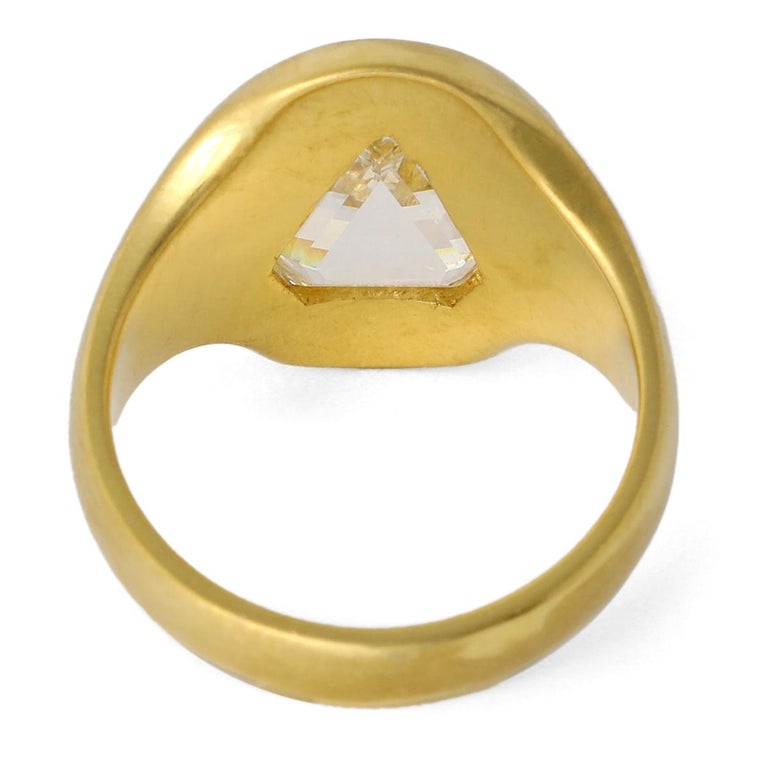 GIA 2.04 Carats Shield Cut Diamond 20 Karat Yellow Gold Signet Ring For ...