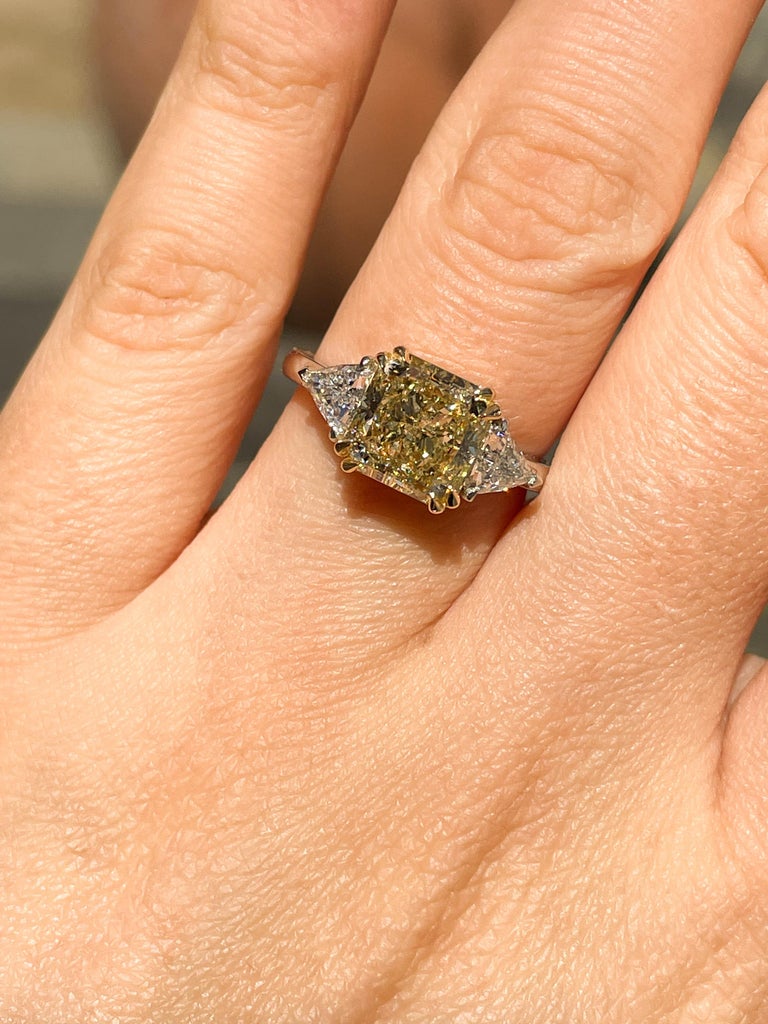 GIA 3.68ct Estate Fancy Yellow Radiant 3 Stone Engagement Wedding Platinum Ring For Sale at 1stDibs