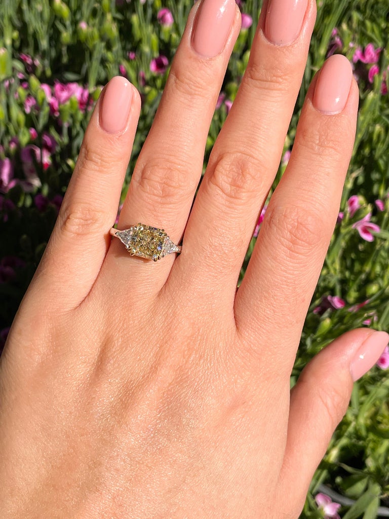 GIA 3.68ct Estate Fancy Yellow Radiant 3 Stone Engagement Wedding Platinum Ring For Sale at 1stDibs