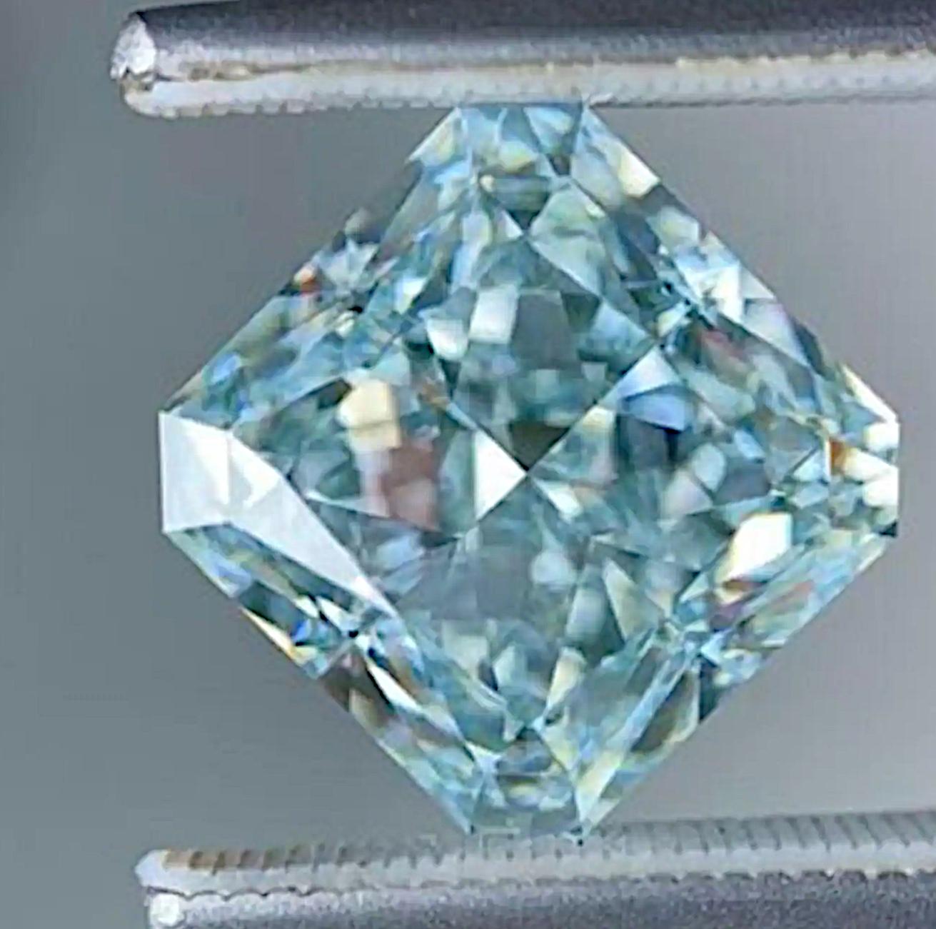 GIA Ceritifed 4 Carat Fancy Green Blueish Radiant Cut Diamond For Sale ...