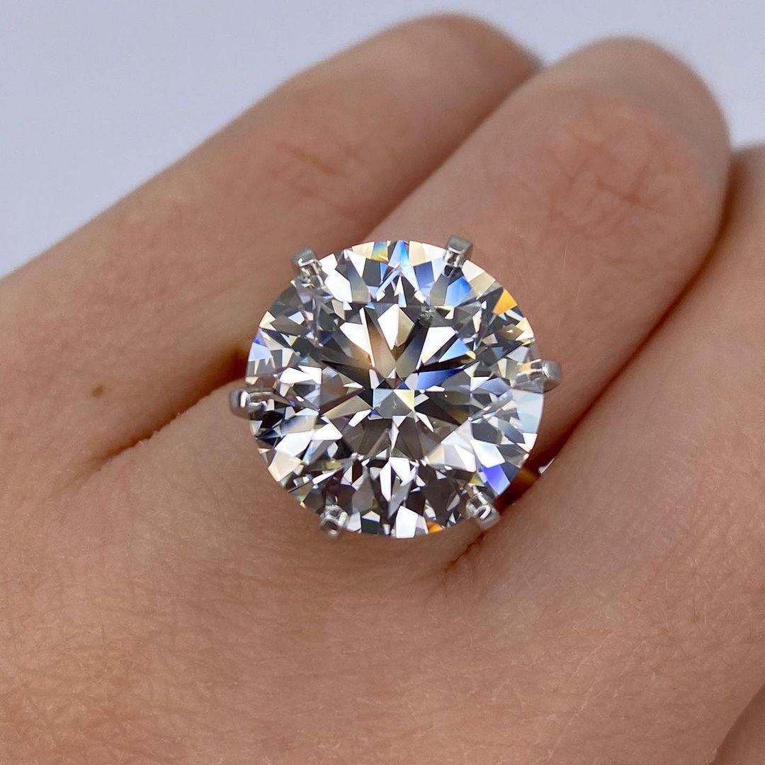 GIA Certified 10 Carat Round Brilliant Cut Diamond Platinum Ring For GIA Certified 10 Carat Round Brilliant Cut Diamond Platinum Ring For