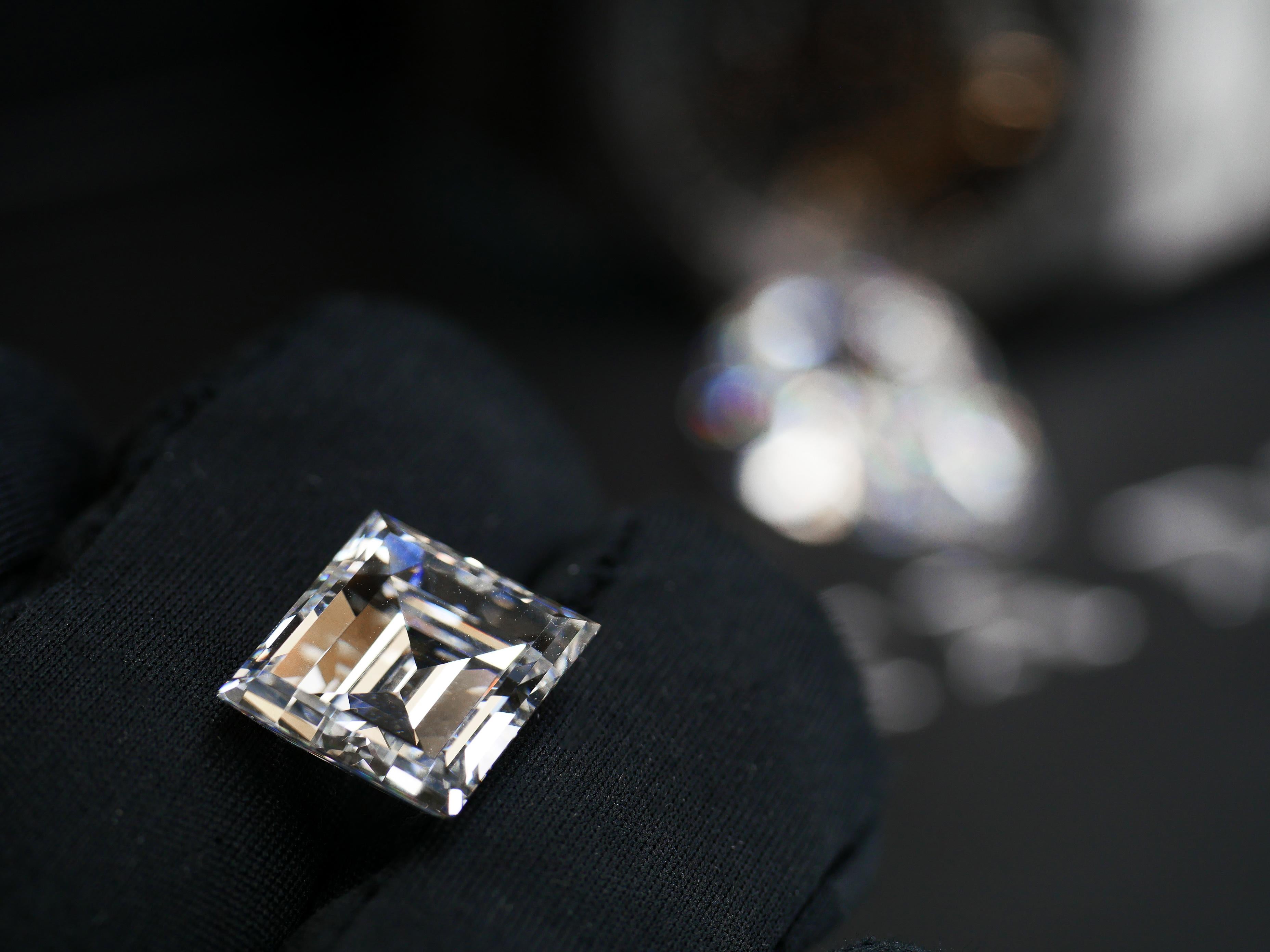 GIA Certified 10.03 Rectangular Step, Carre Cut VVS1 Diamond For Sale ...