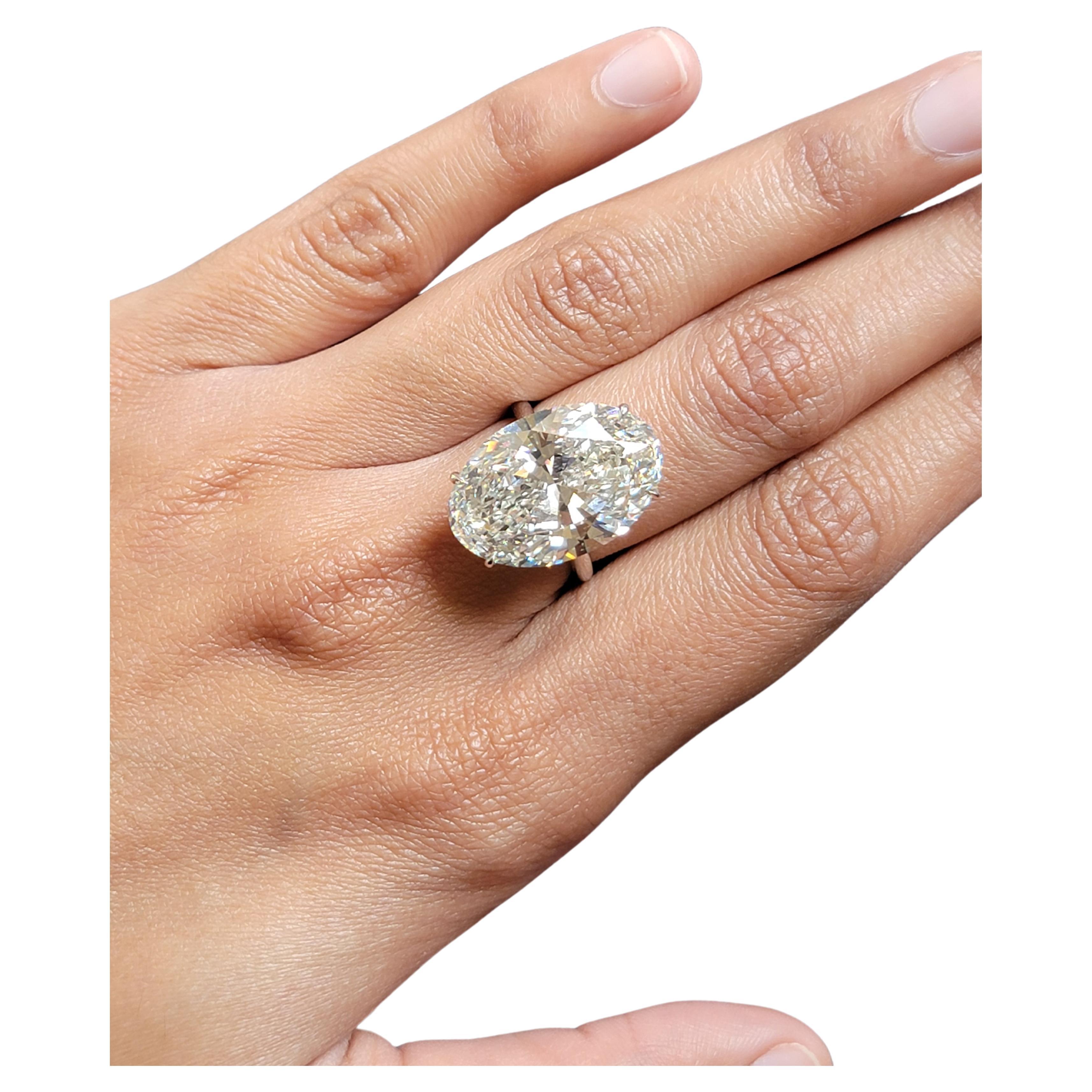 18K Platinum 18.00 Carat Oval Brilliant Diamond H Color VS1 Clarity ...
