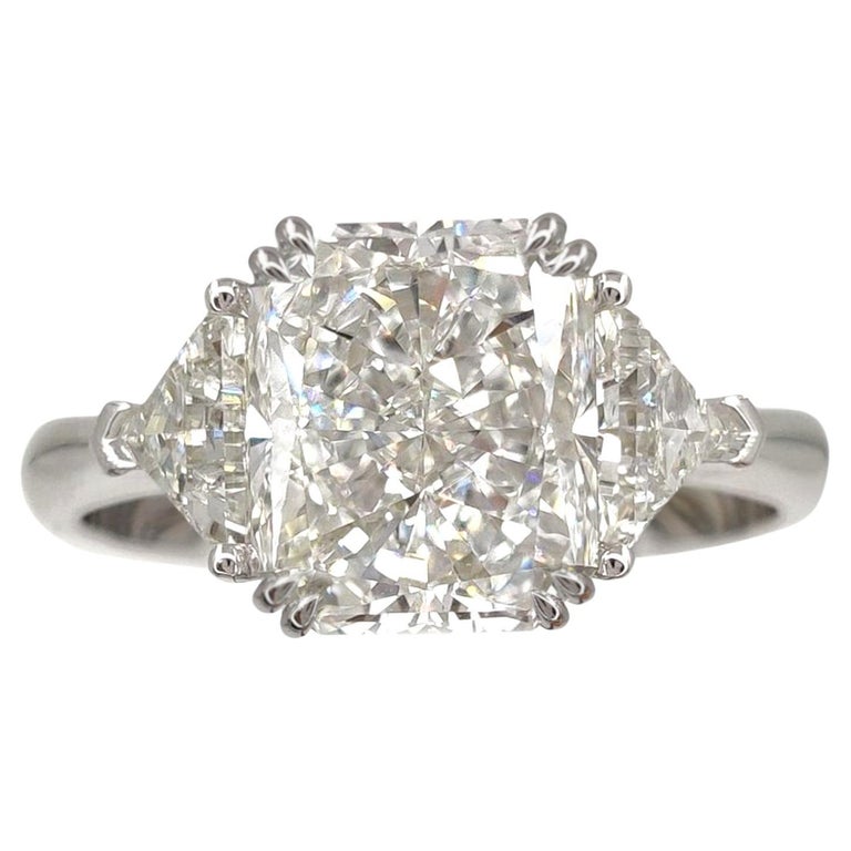 GIA Certified 2 Carat Radiant Cut Solitiare Diamond Ring For Sale at ...