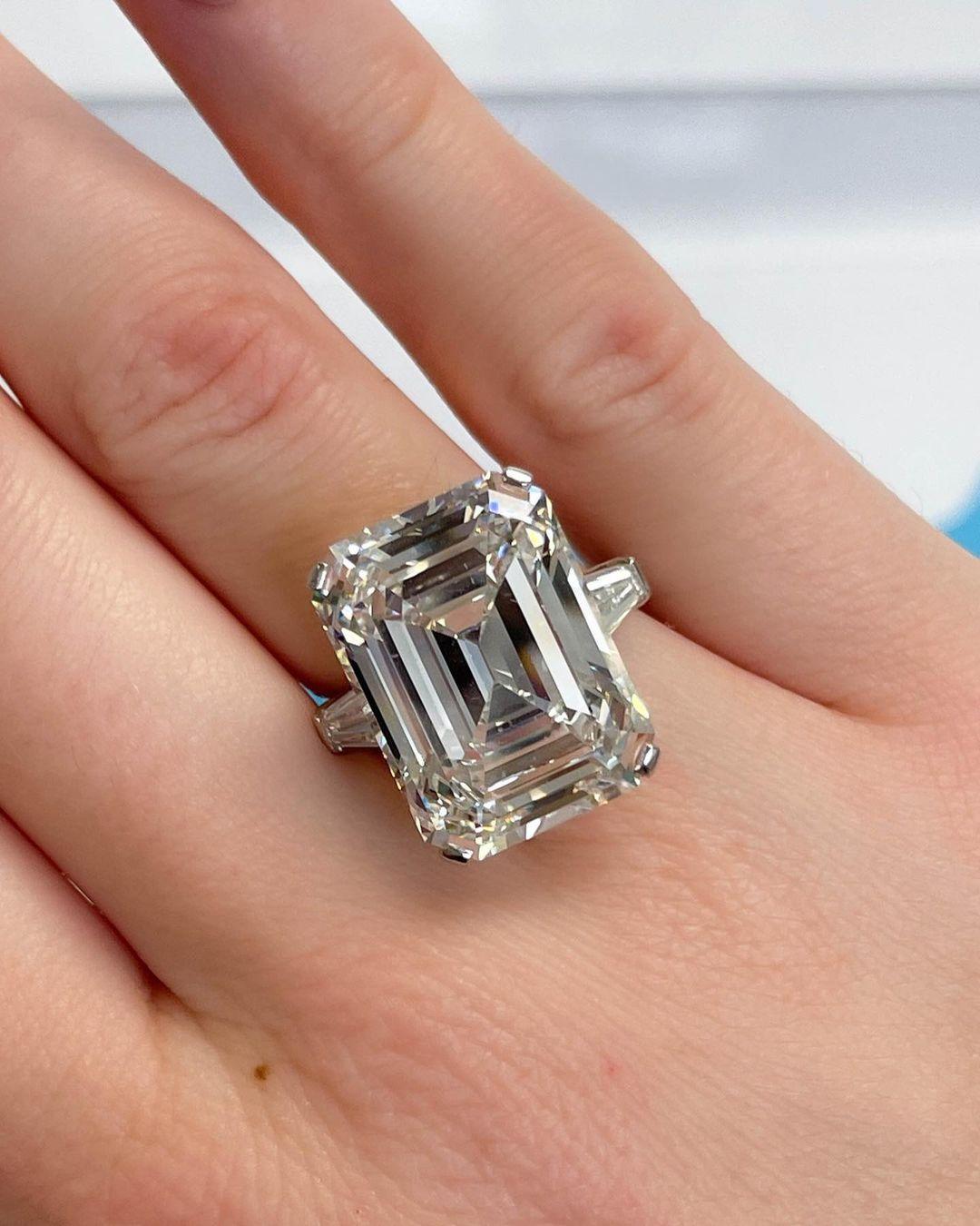 GIA Certified 20 Carat Emerald Cut Diamond Ring For Sale at 1stDibs