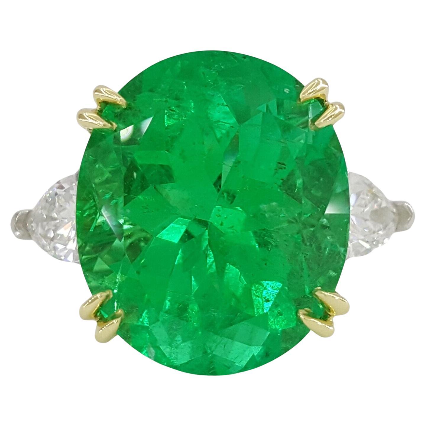 GIA Certified 20 Carat Oval Green Emerald Diamond Ring For Sale at 1stDibs