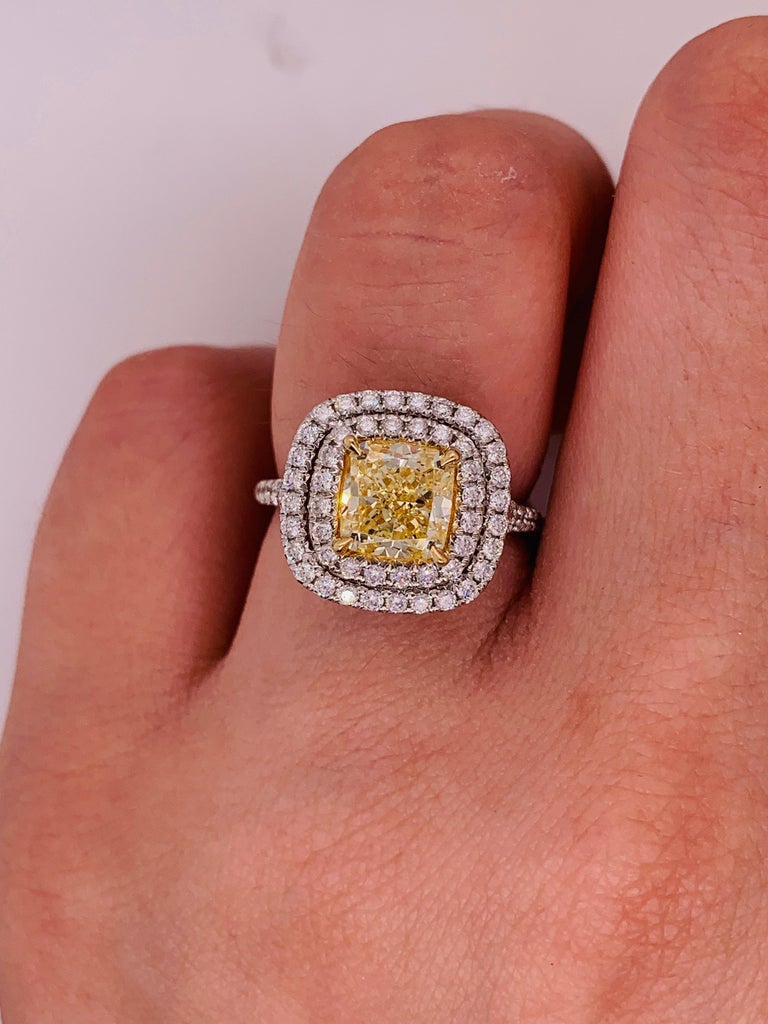 GIA Certified 2.00 Carat Fancy Yellow Diamond Ring For Sale at 1stDibs ...