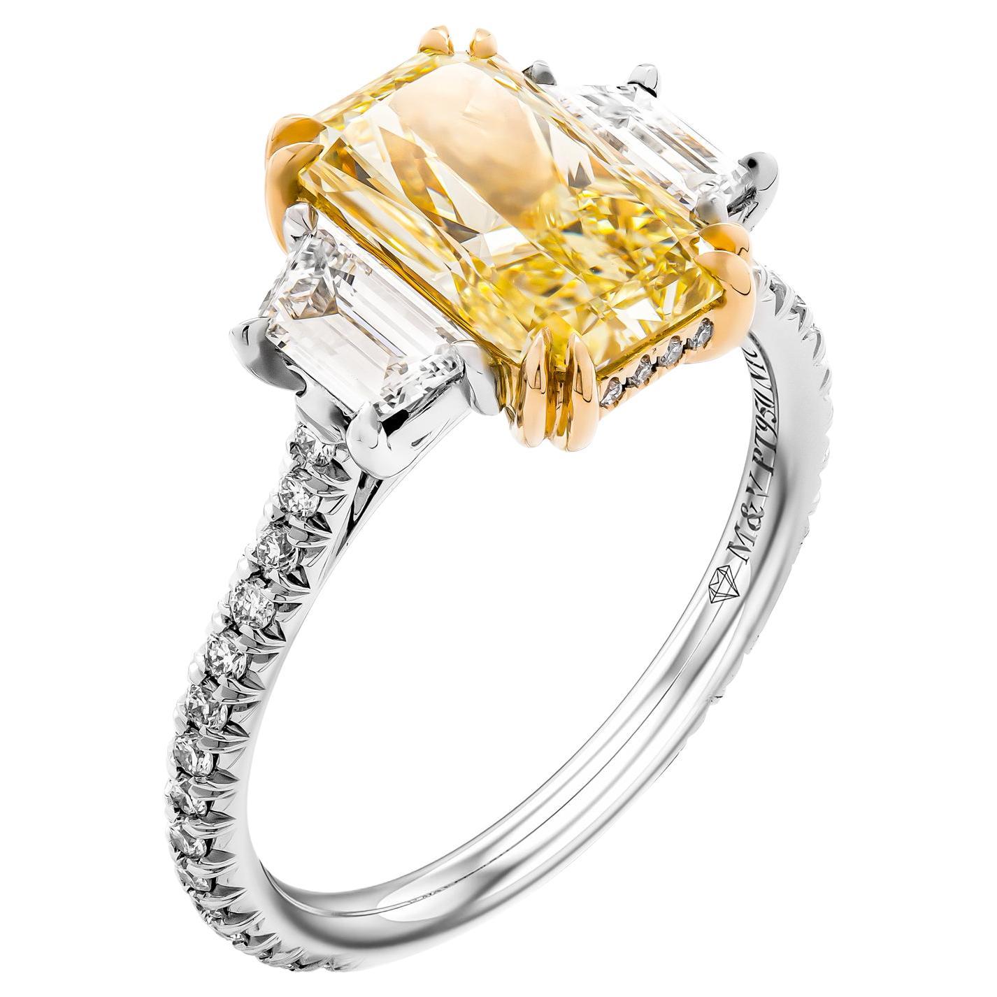 Louis Newman 7 Co GIA Certified 15.06 Carat Fancy Yellow Three-Stone ...