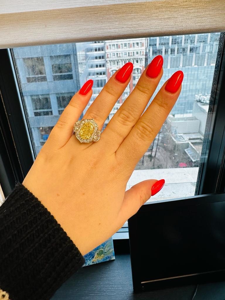 GIA Certified 6.02ct Fancy Light Yellow VS1 Oval Cut Three Stone Ring ...