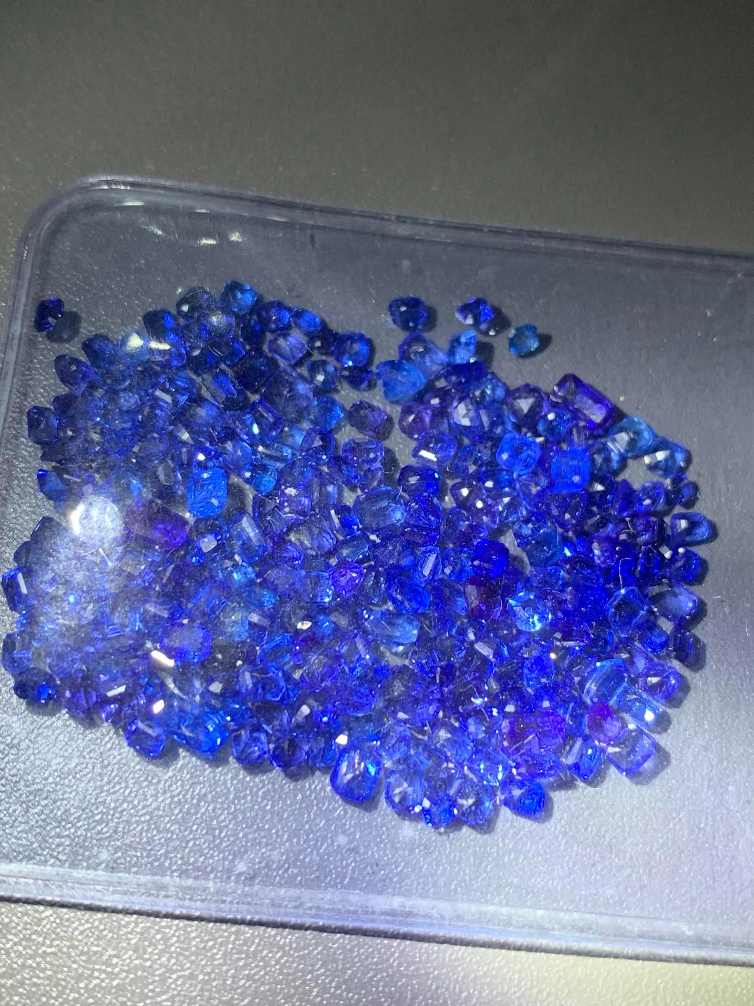 23ct accent and 4.3 Ct GIA Certified Color Changing Cobalt Spinel ...