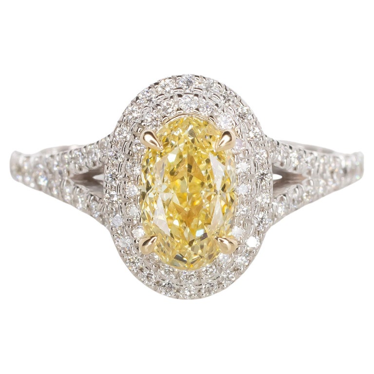 Bague jaune élégante à double halo de diamants de pureté VVS certifiée ...