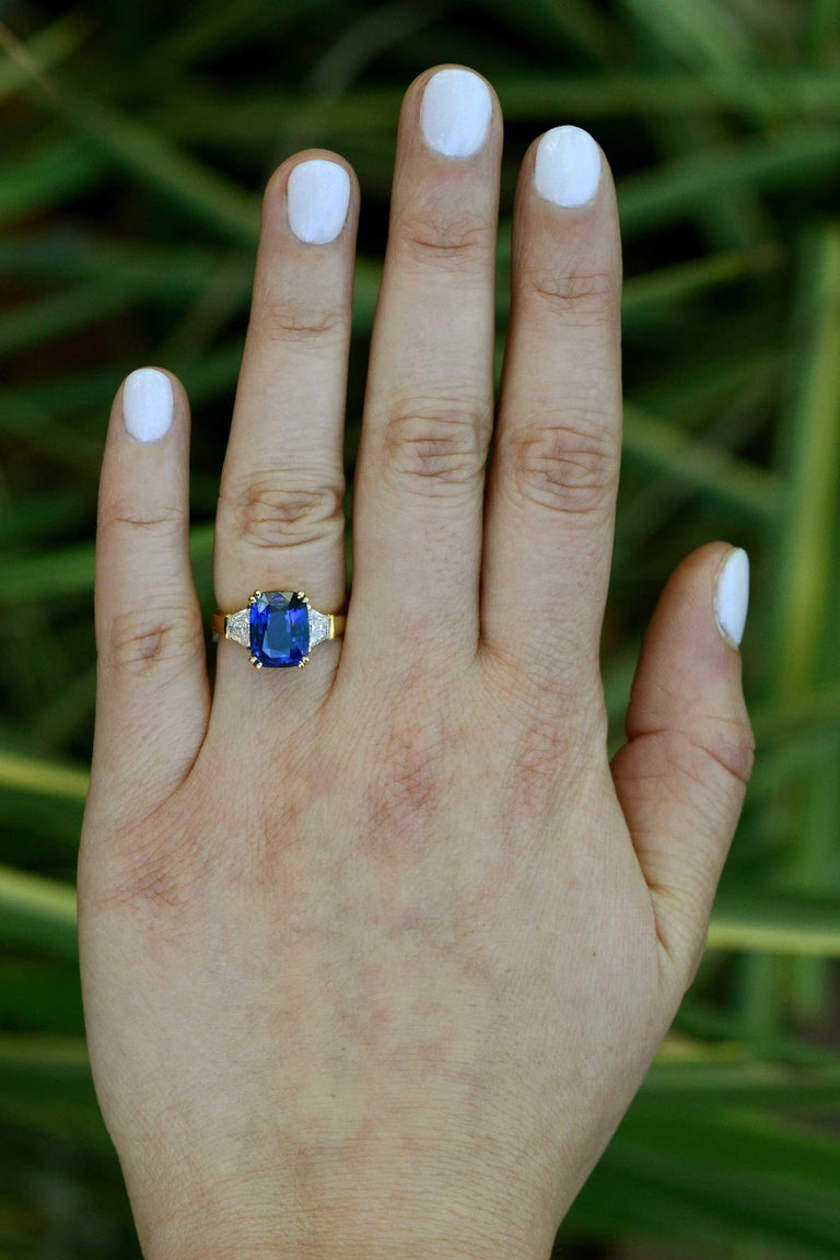 GIA Certified Royal Blue 5 Carat Sapphire Engagement Ring For Sale at ...