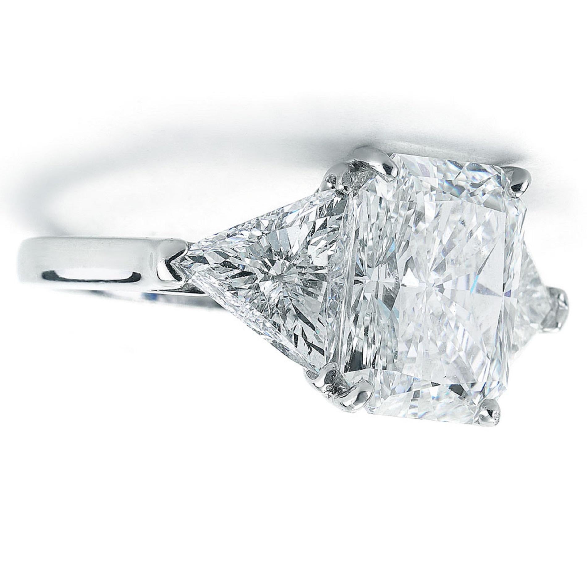 GIA Certified Three Stone Radiant Trillion Cut Diamond Ring For Sale at ...