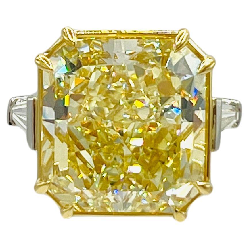 GIA 30 Carat Fancy Yellow Radiant and White Diamond Ring in Platinum ...
