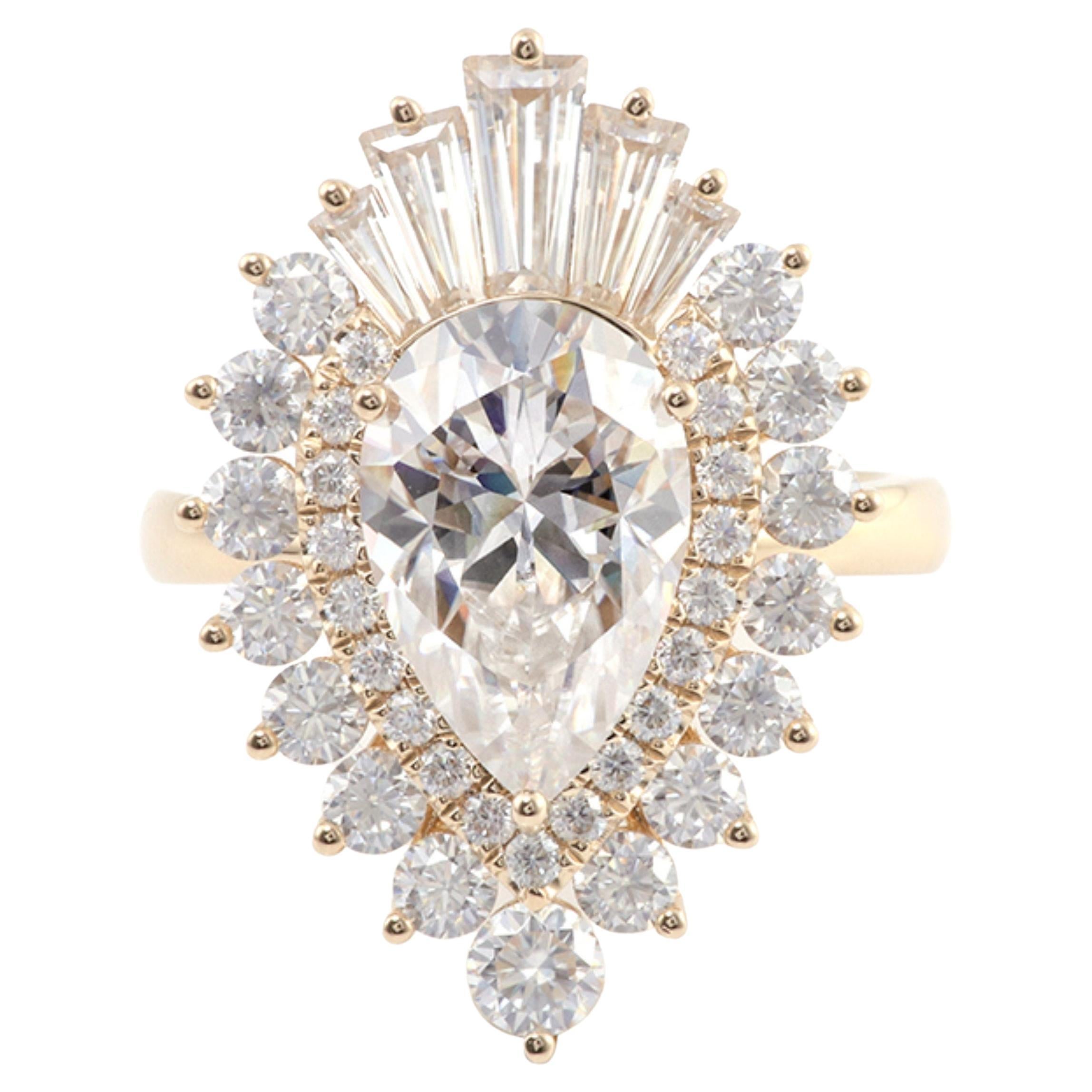 Vintage Oval Cut Diamond and Yellow Gold Cluster Engagement Ring For ...