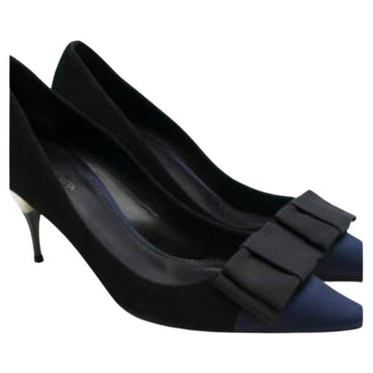 Giambattista Valli Black and Navy Suede Pumps with Bow Detail For Sale ...