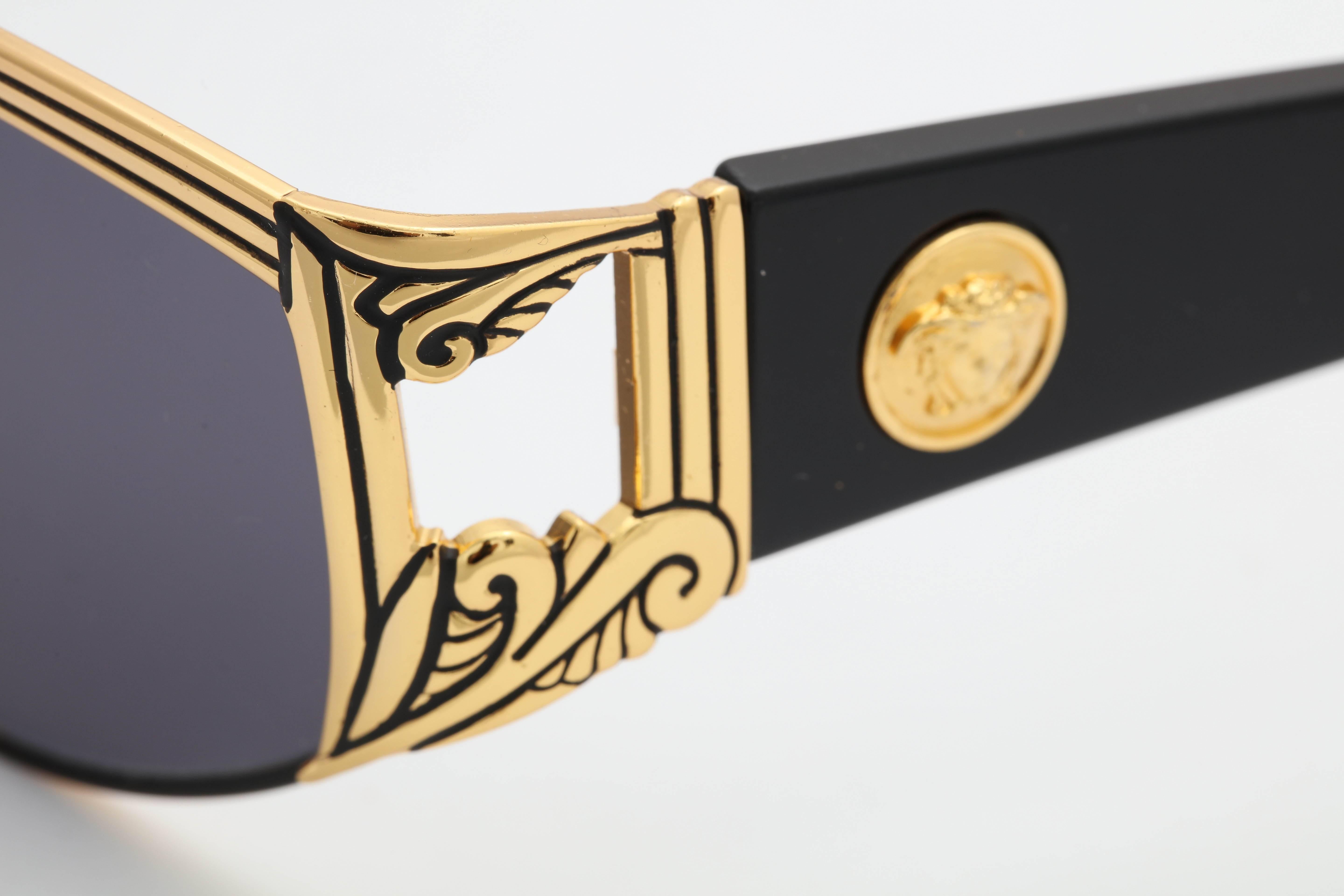 Gianni Versace Vintage Sunglasses Mod S 62 Col 18L For Sale at 1stDibs