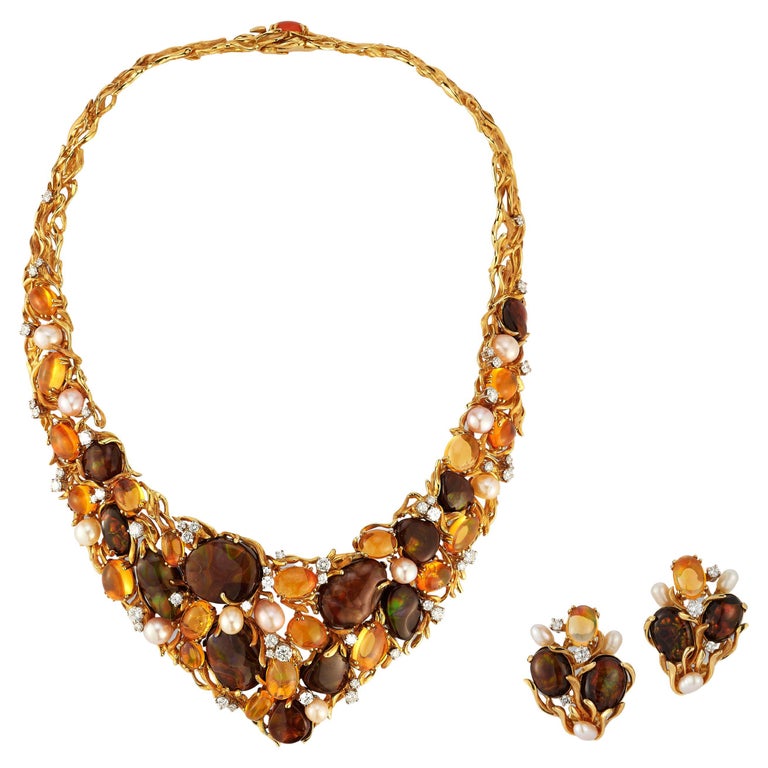 Gilbert Albert, collier et boucles d'oreilles en opale et perles de feu ...