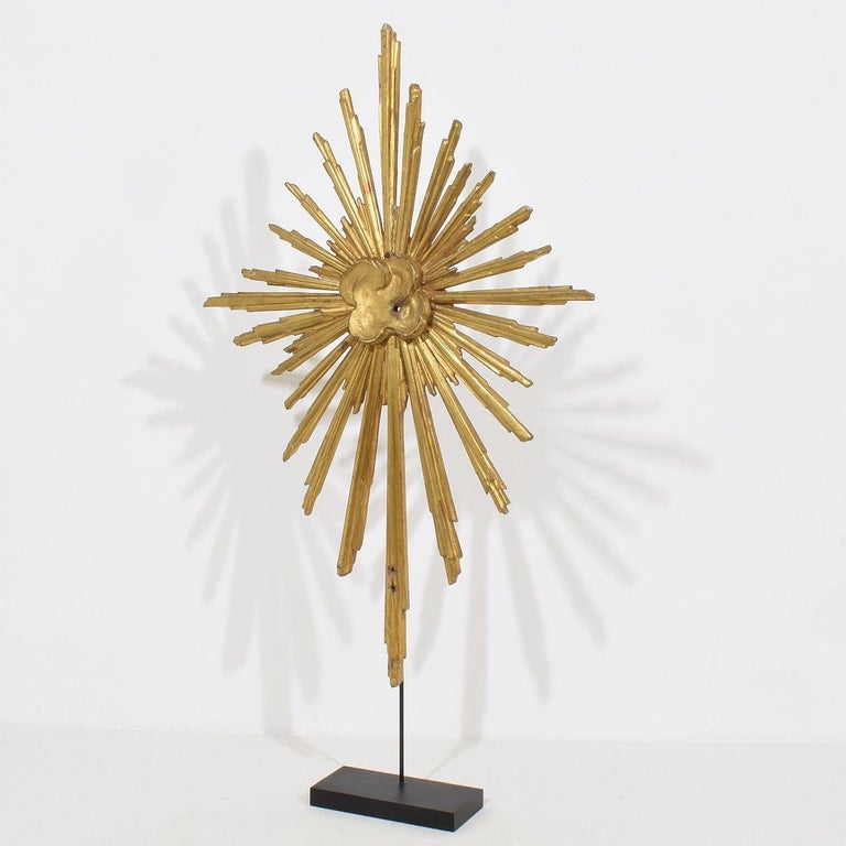 Sun en bois sculpté et doré du 18ème siècle de style baroque italien En ...