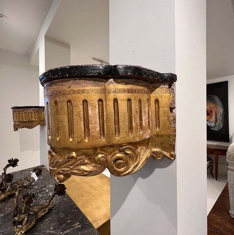 Gilded Italian Wall Brackets, 18th Century For Sale at 1stDibs