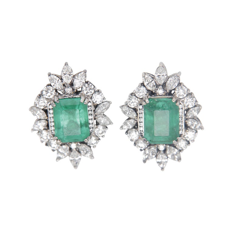 GIM Certified Emerald and Diamond Earring in 18 Karat Gold For Sale at ...