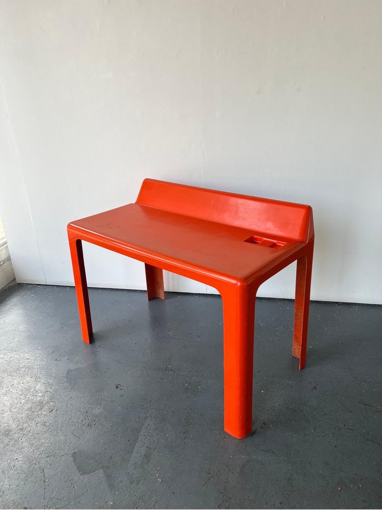 “Ginger” Desk by Patrick Gingembre in Orange Fibreglass For Sale at 1stDibs
