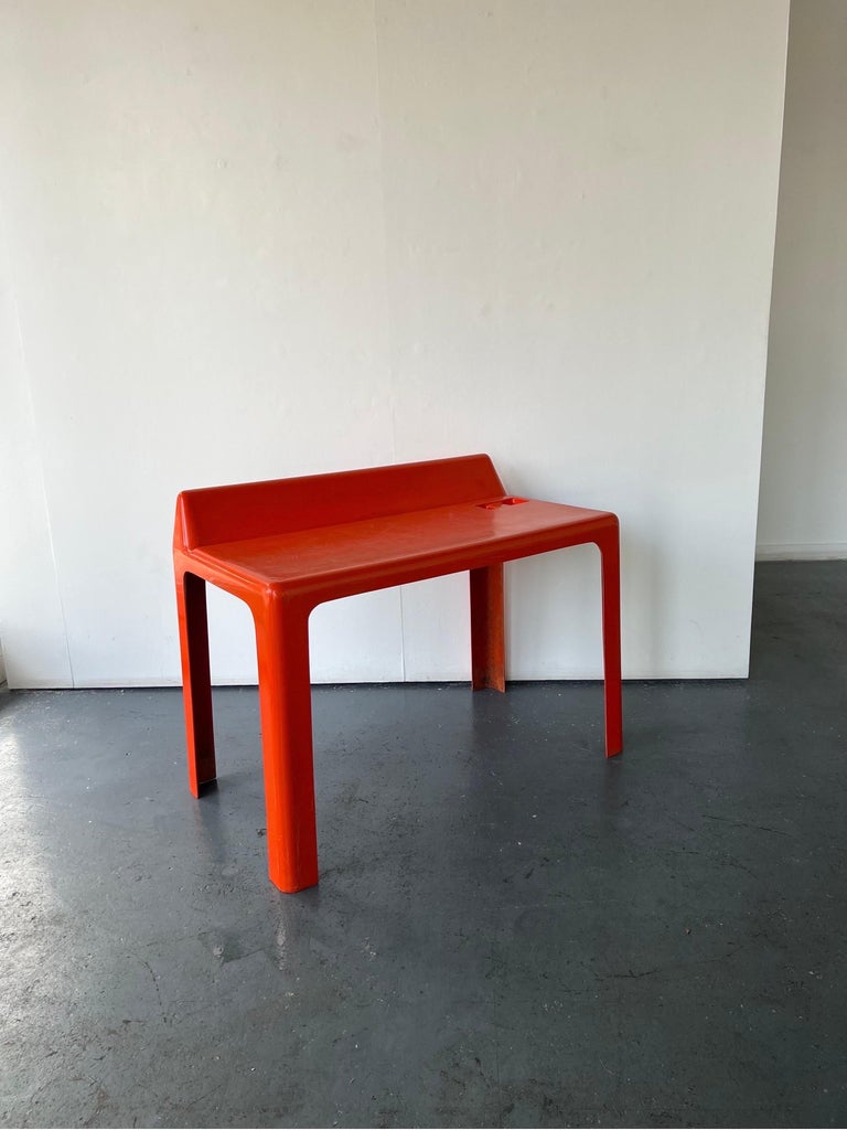 “Ginger” Desk by Patrick Gingembre in Orange Fibreglass For Sale at 1stDibs