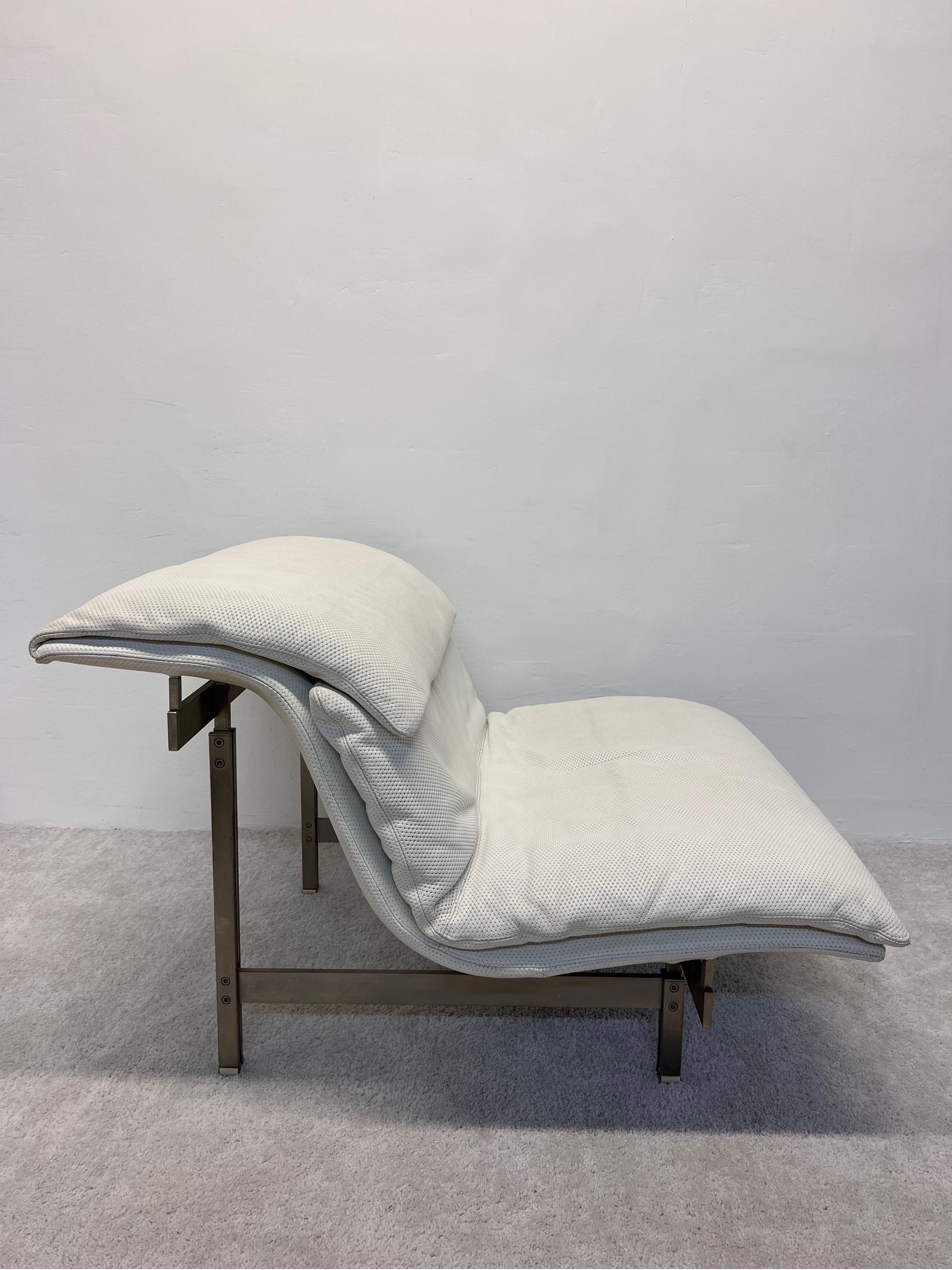 Giovanni Offredi White Leather Onda Wave Lounge Chair for Saporiti For ...