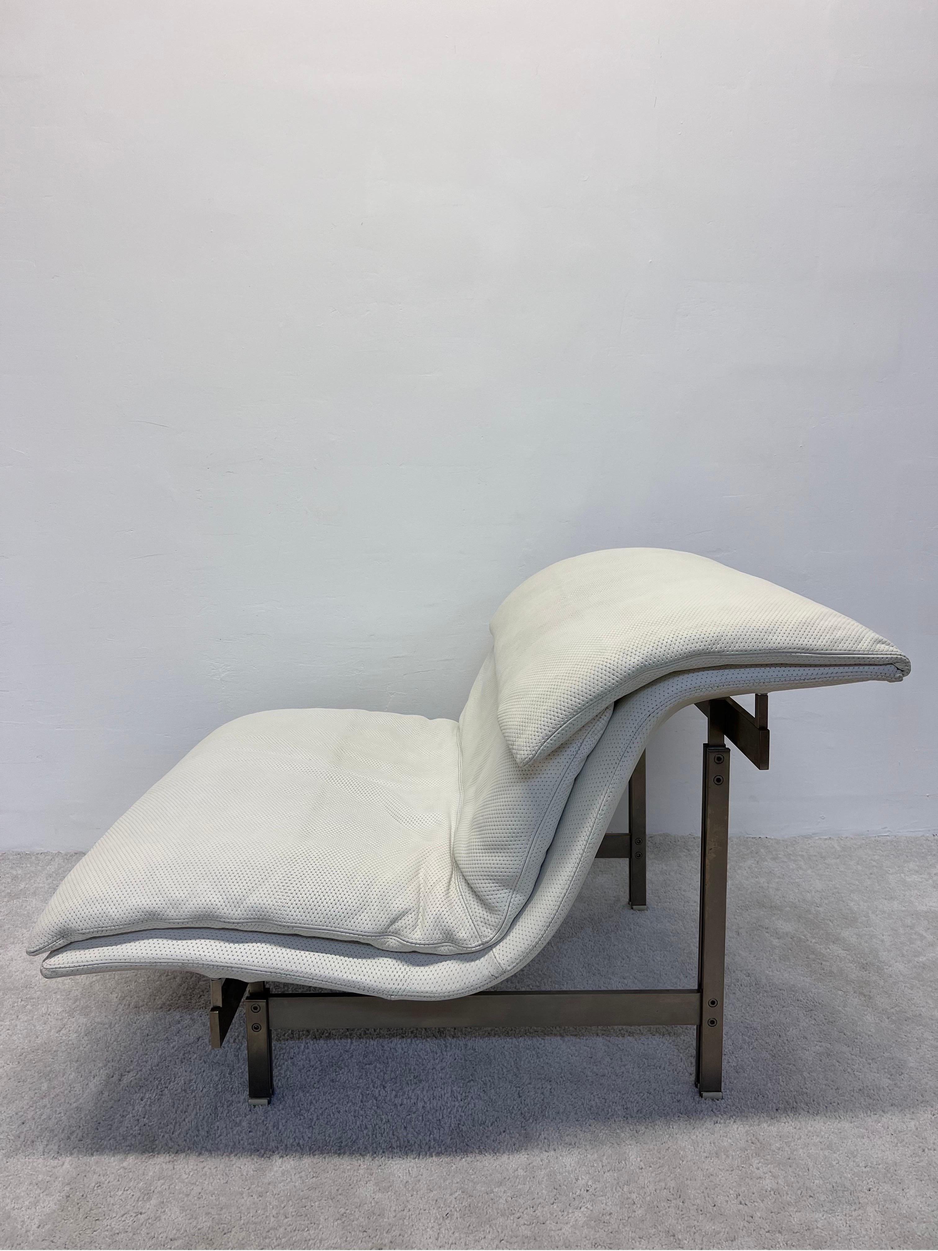 Giovanni Offredi White Leather Onda Wave Lounge Chair for Saporiti For ...