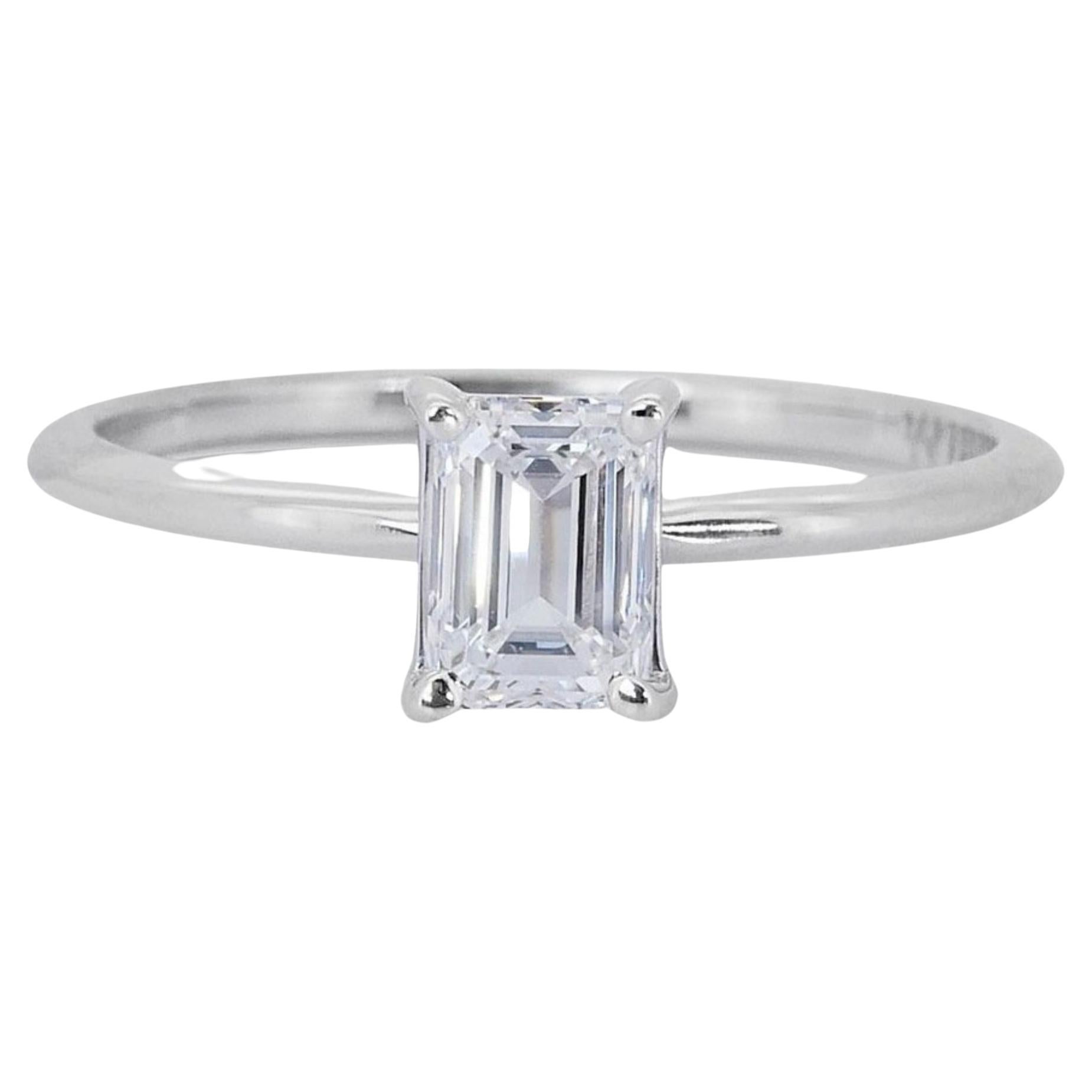Glamorous 0.72 Carat Square Emerald Cut Diamond Ring For Sale at 1stDibs